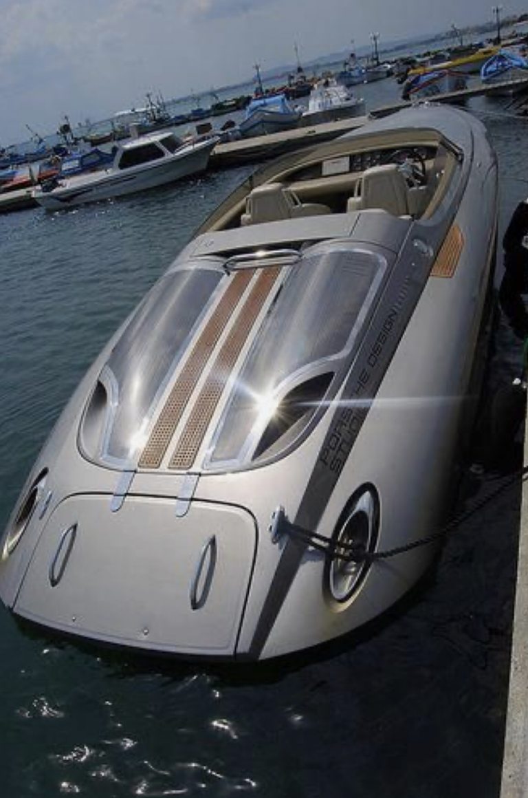 A Look At The 'FEARLESS' Porsche Speedboat